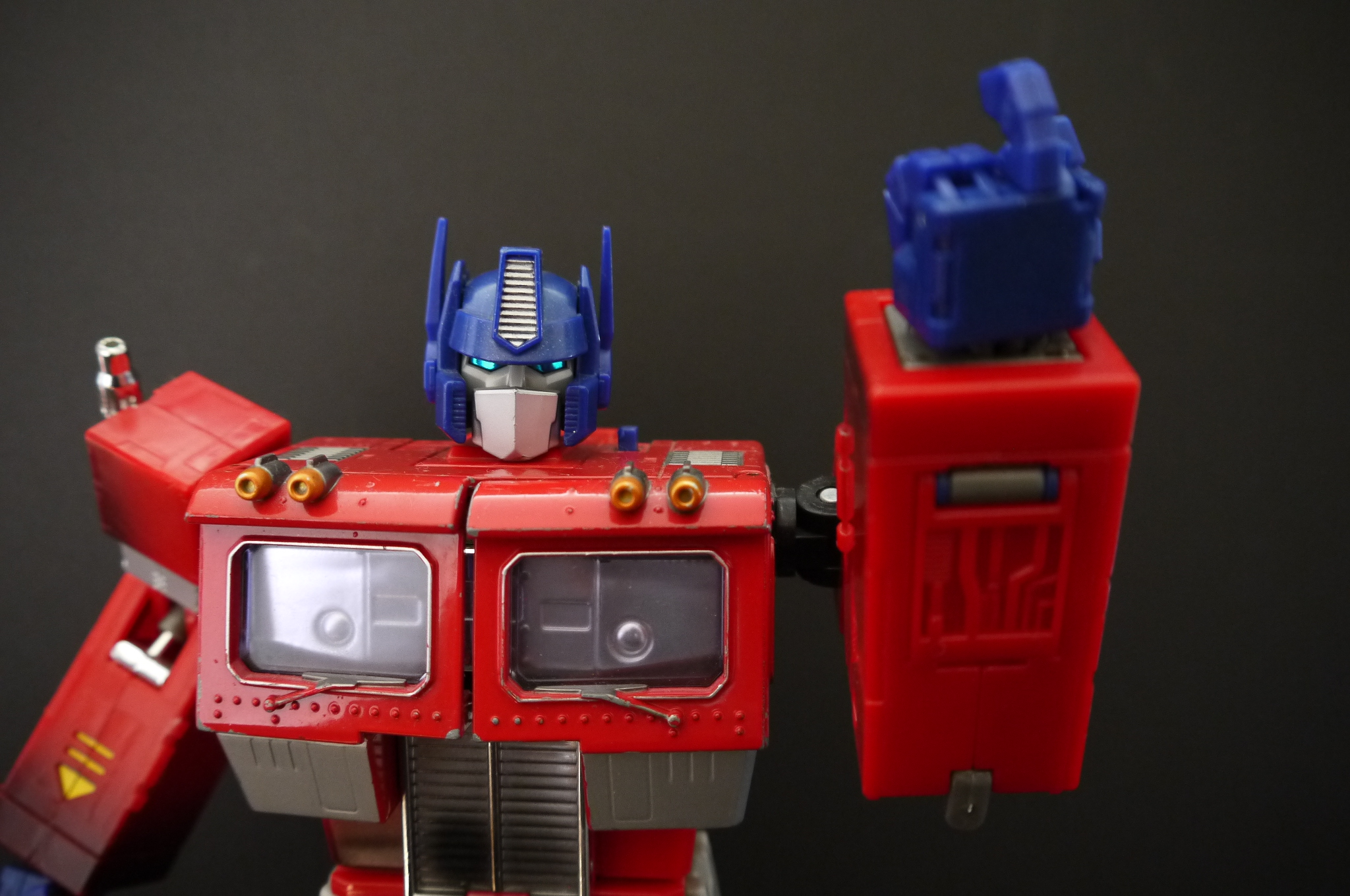 Masterpiece MP-01 Optimus Prime (U.S. Release Battle Damaged Ver ...