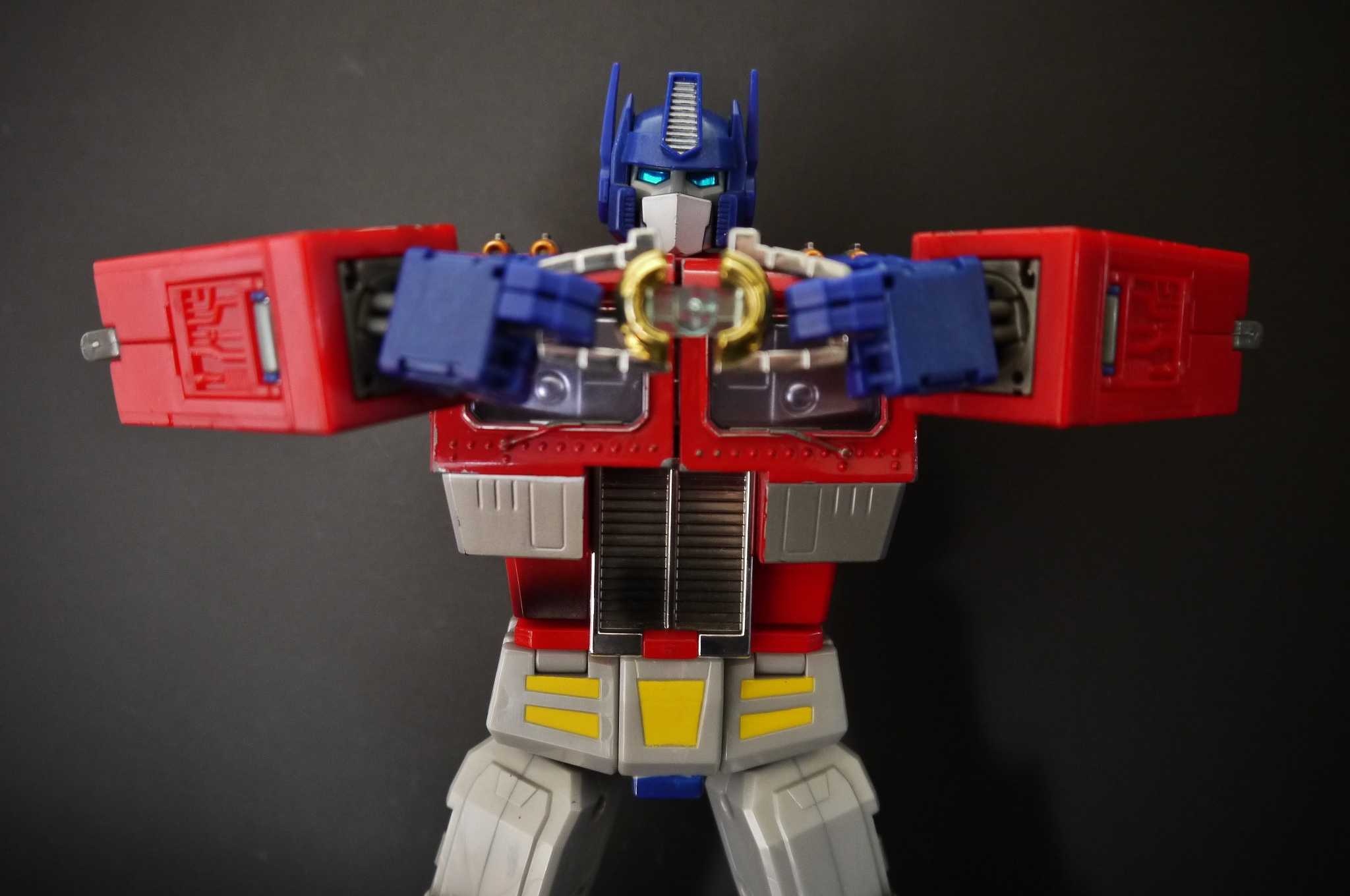 Masterpiece MP-01 Optimus Prime (U.S. Release Battle Damaged Ver ...