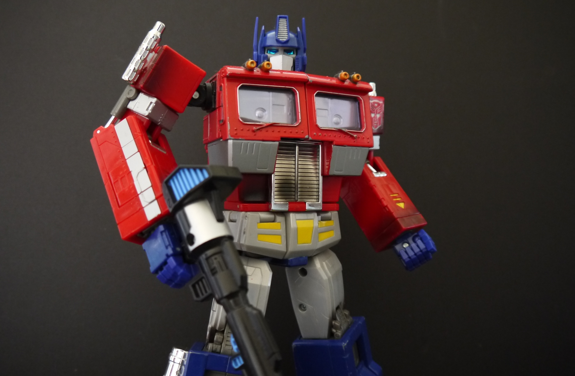 Masterpiece MP-01 Optimus Prime (U.S. Release Battle Damaged Ver ...