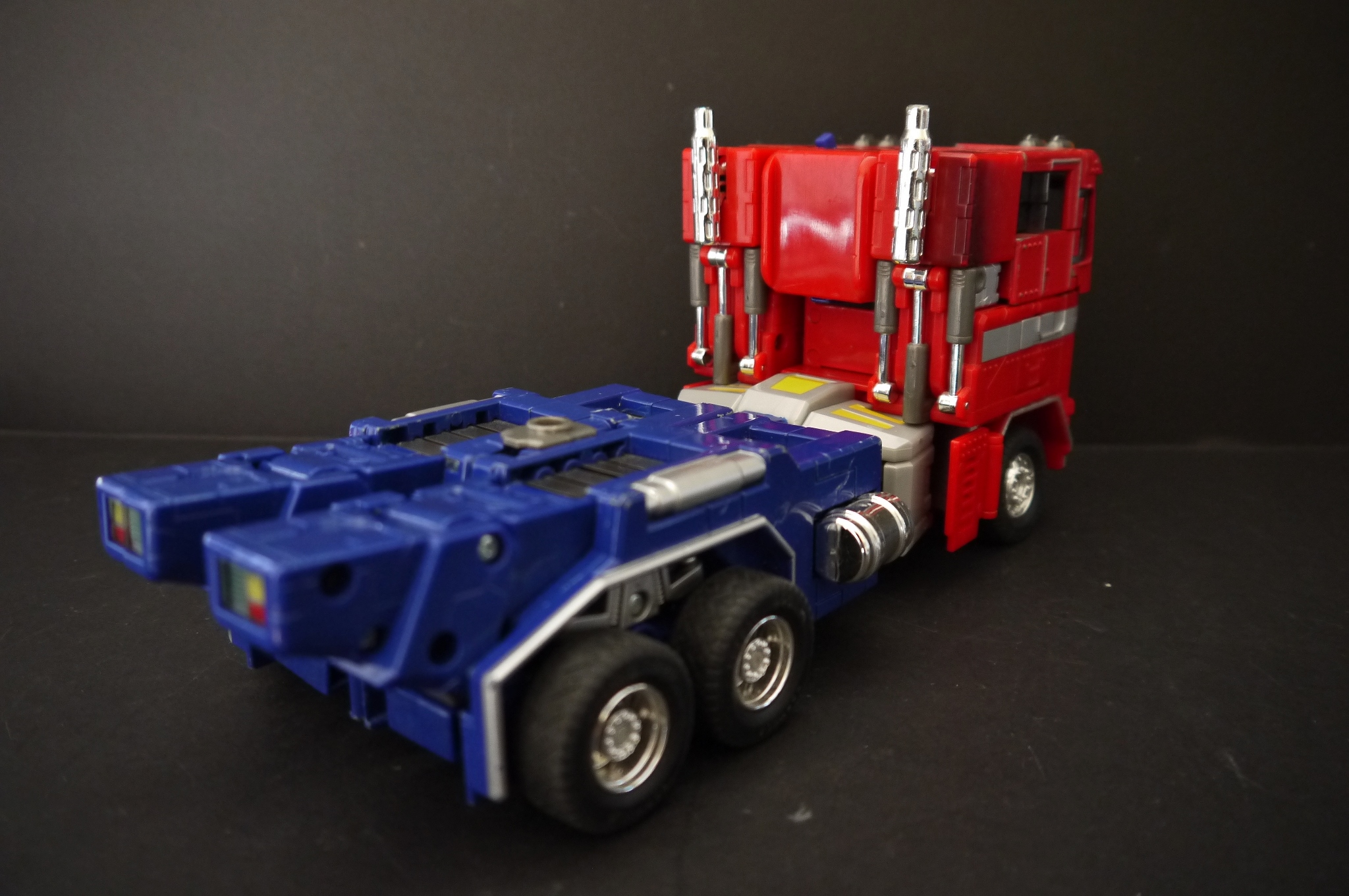 Masterpiece MP-01 Optimus Prime (U.S. Release Battle Damaged Ver ...