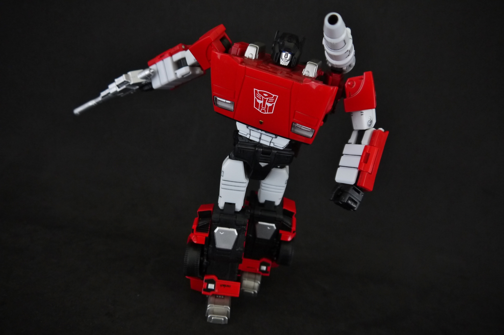 MP-12 Masterpiece Sideswipe (Lambor) – Supar Robo