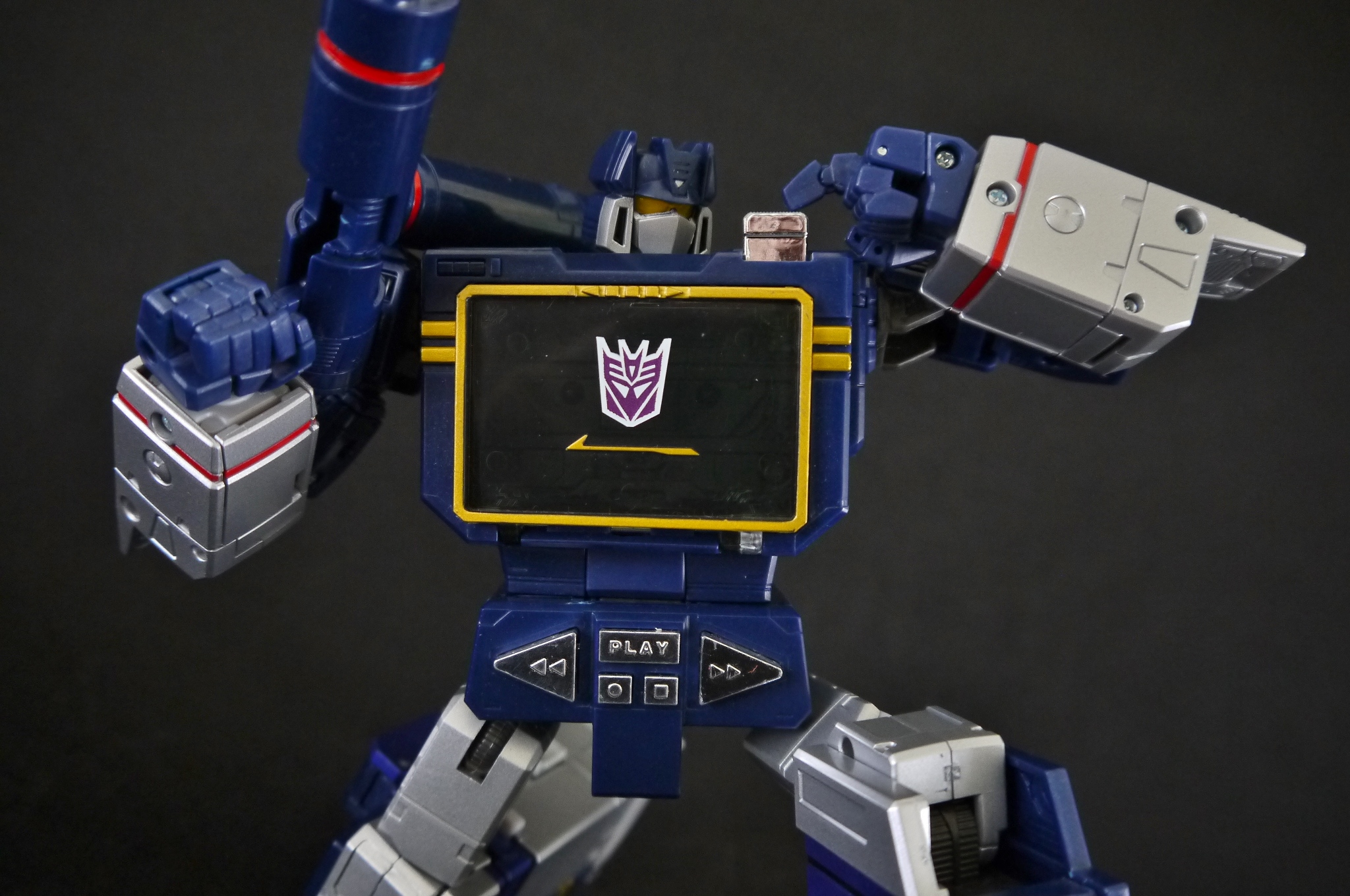 MP-13 Masterpiece Soundwave (2013 TRU Exclusive) – Supar Robo