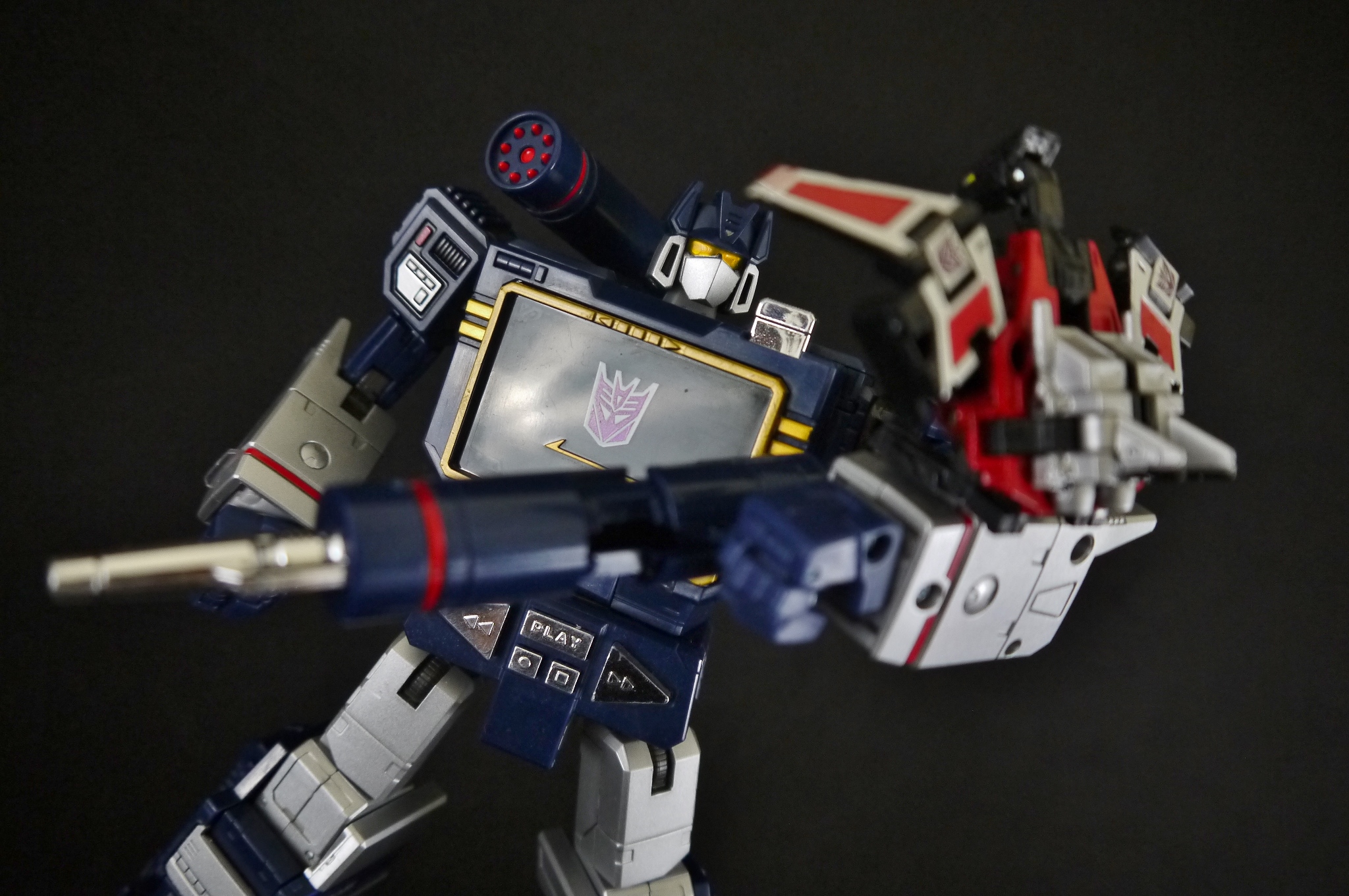 MP-13 Masterpiece Soundwave (2013 TRU Exclusive) – Supar Robo