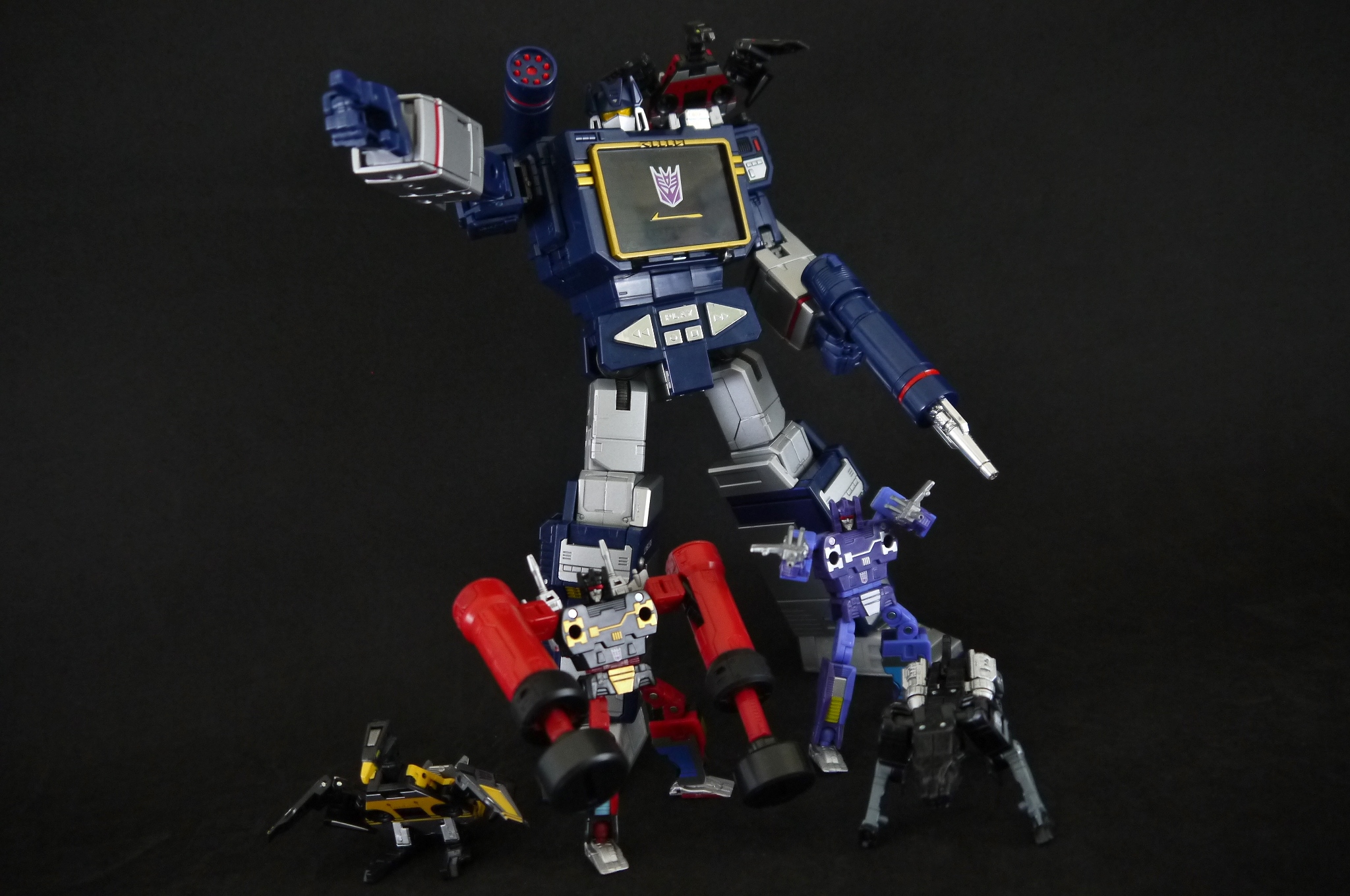 MP-13 Masterpiece Soundwave (2013 TRU Exclusive) – Supar Robo