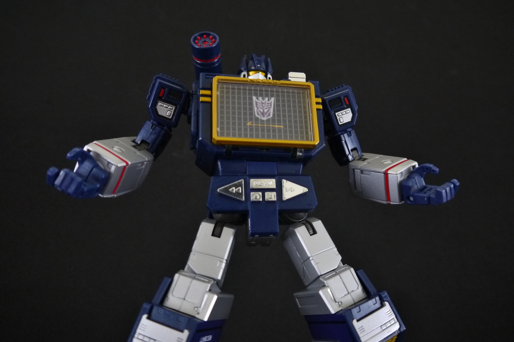 MP-13 Masterpiece Soundwave (2013 TRU Exclusive) – Supar Robo
