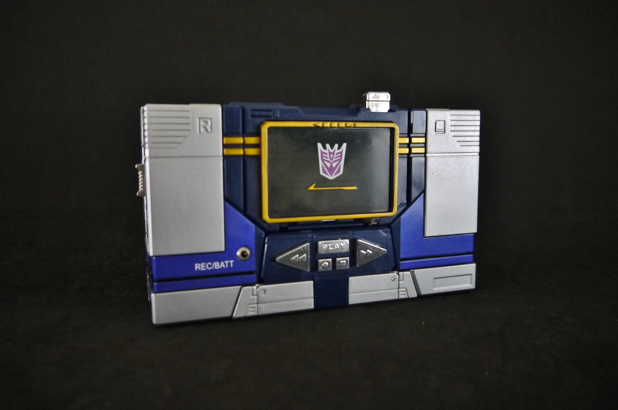 MP-13 Masterpiece Soundwave (2013 TRU Exclusive) – Supar Robo