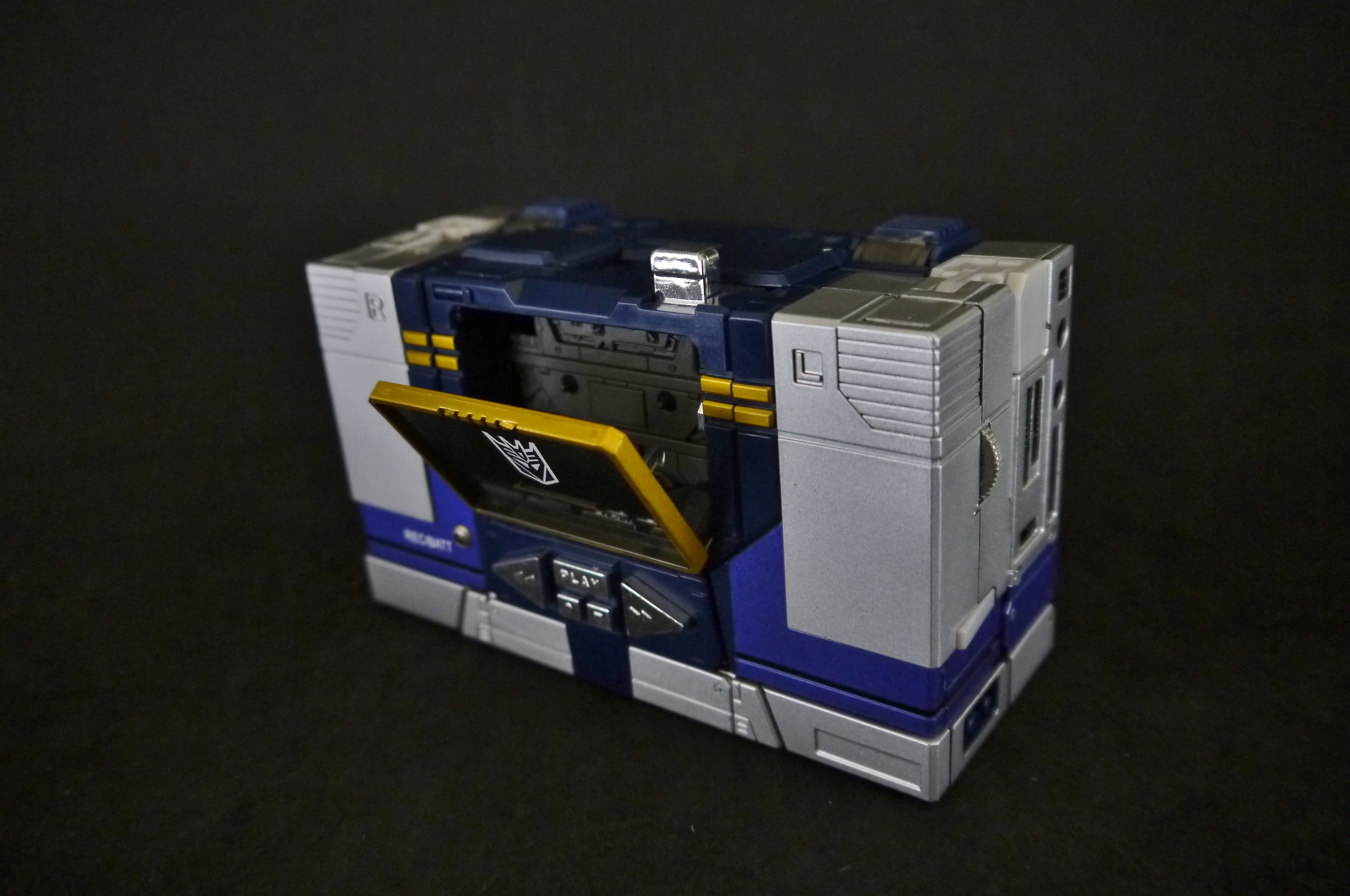 MP-13 Masterpiece Soundwave (2013 TRU Exclusive) – Supar Robo
