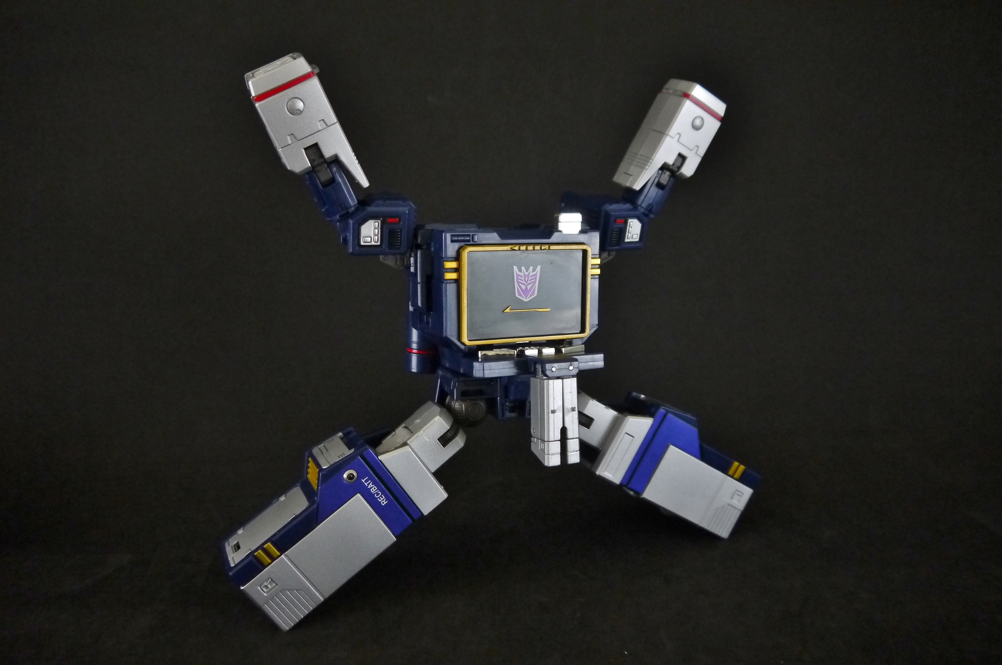 MP-13 Masterpiece Soundwave (2013 TRU Exclusive) – Supar Robo