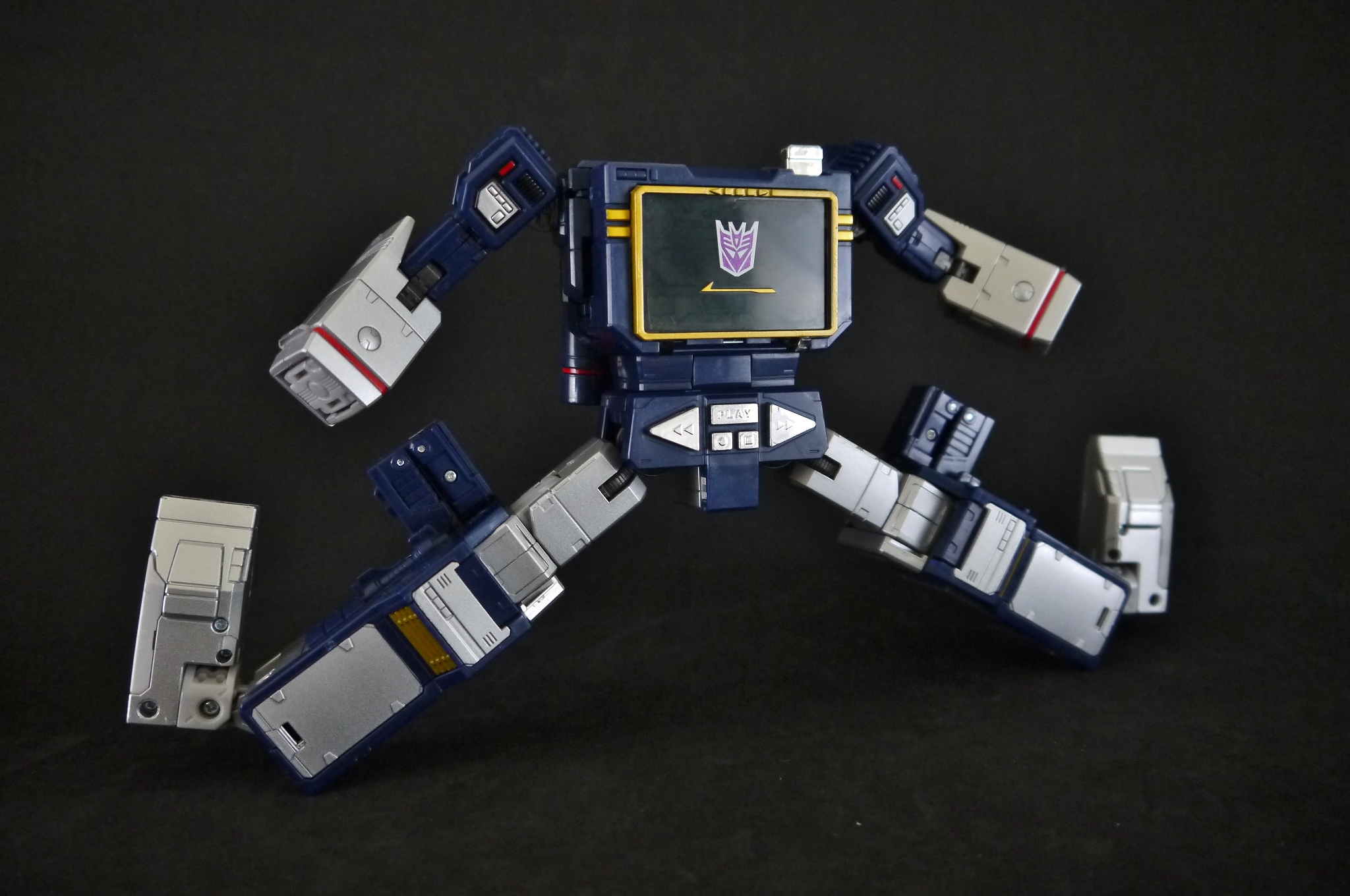 MP-13 Masterpiece Soundwave (2013 TRU Exclusive) – Supar Robo