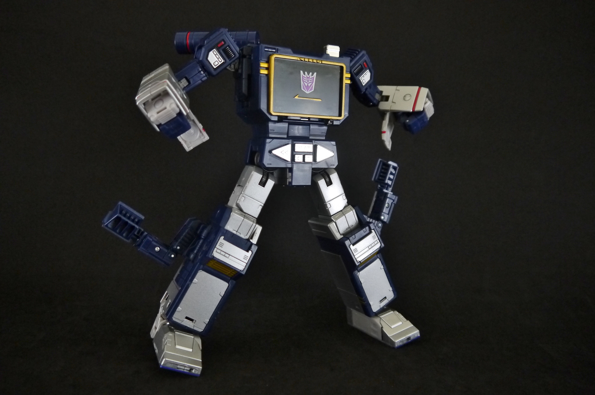 MP-13 Masterpiece Soundwave (2013 TRU Exclusive) – Supar Robo