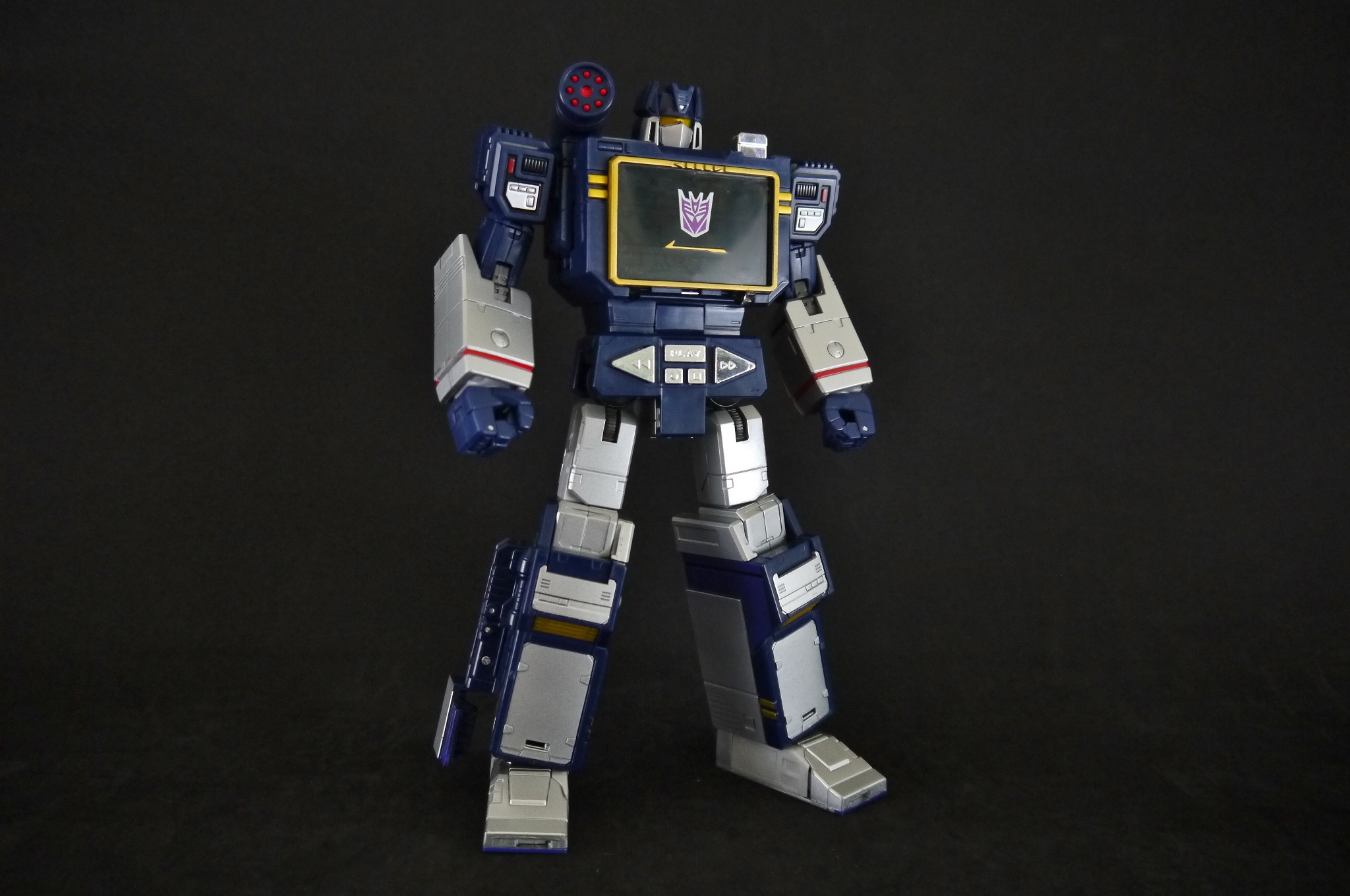 MP-13 Masterpiece Soundwave (2013 TRU Exclusive) – Supar Robo