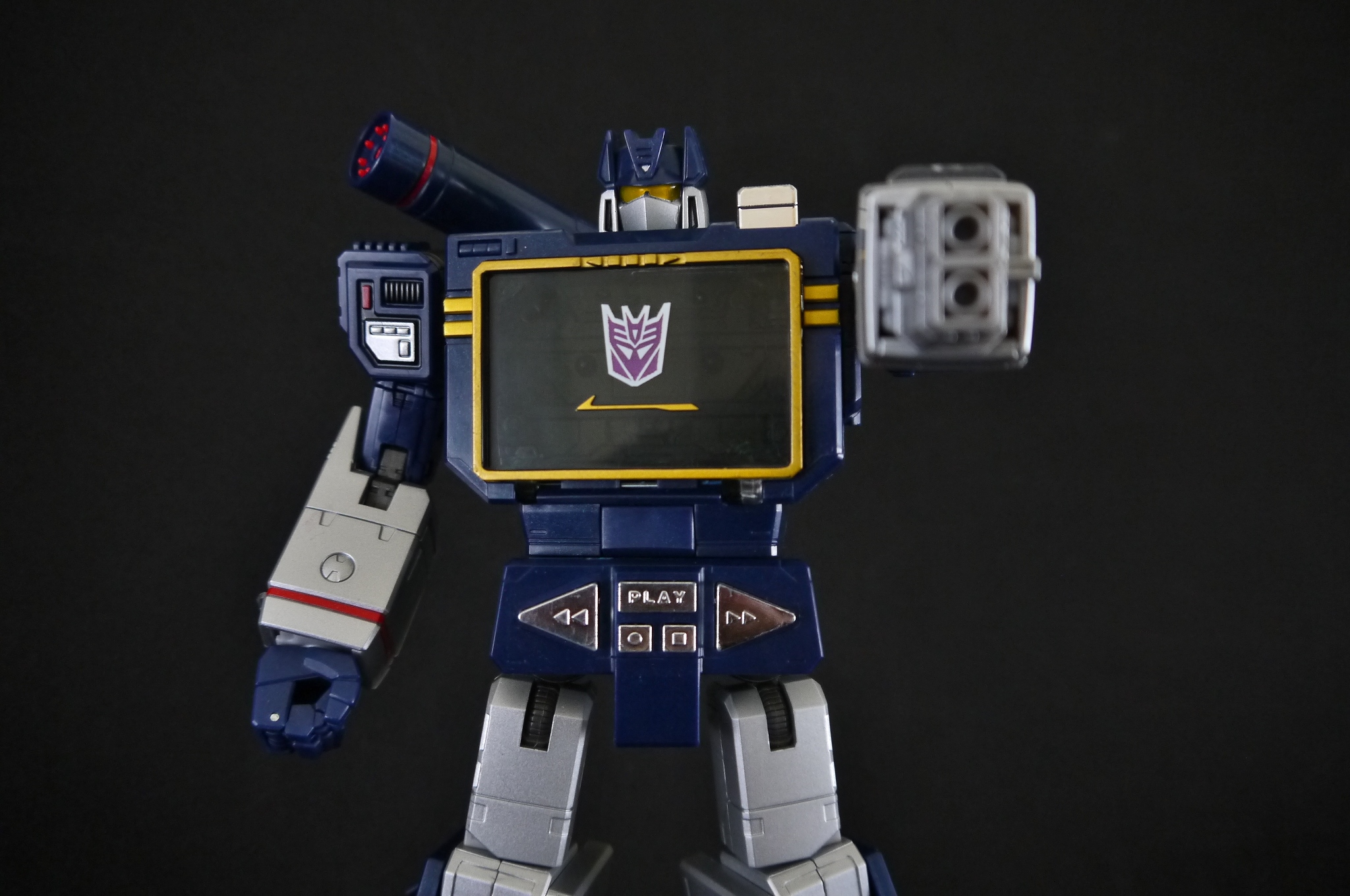 MP-13 Masterpiece Soundwave (2013 TRU Exclusive) – Supar Robo