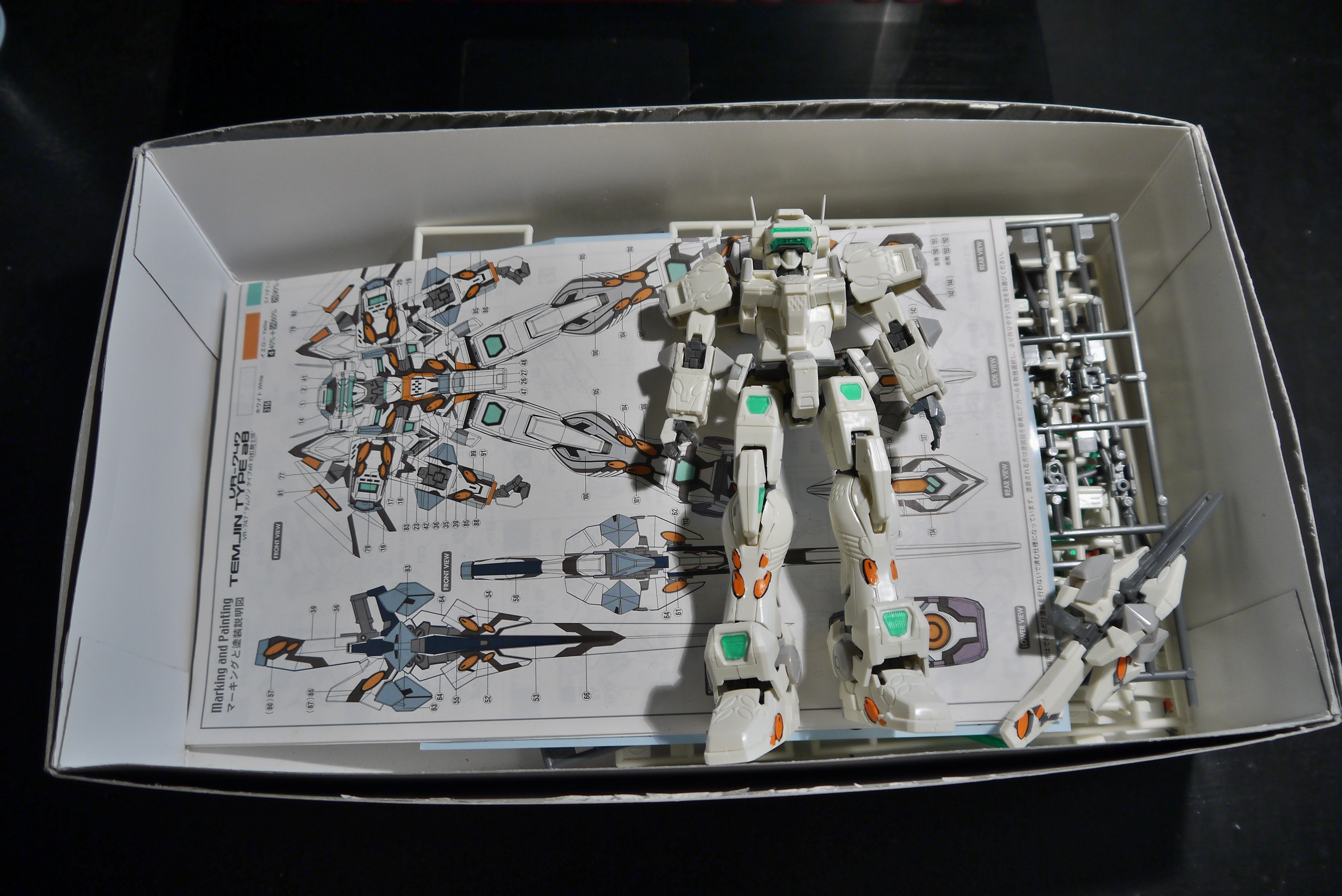 Hasegawa 1/100 Temjin 747 Type a8 “White Rainbow Knight” – Supar Robo