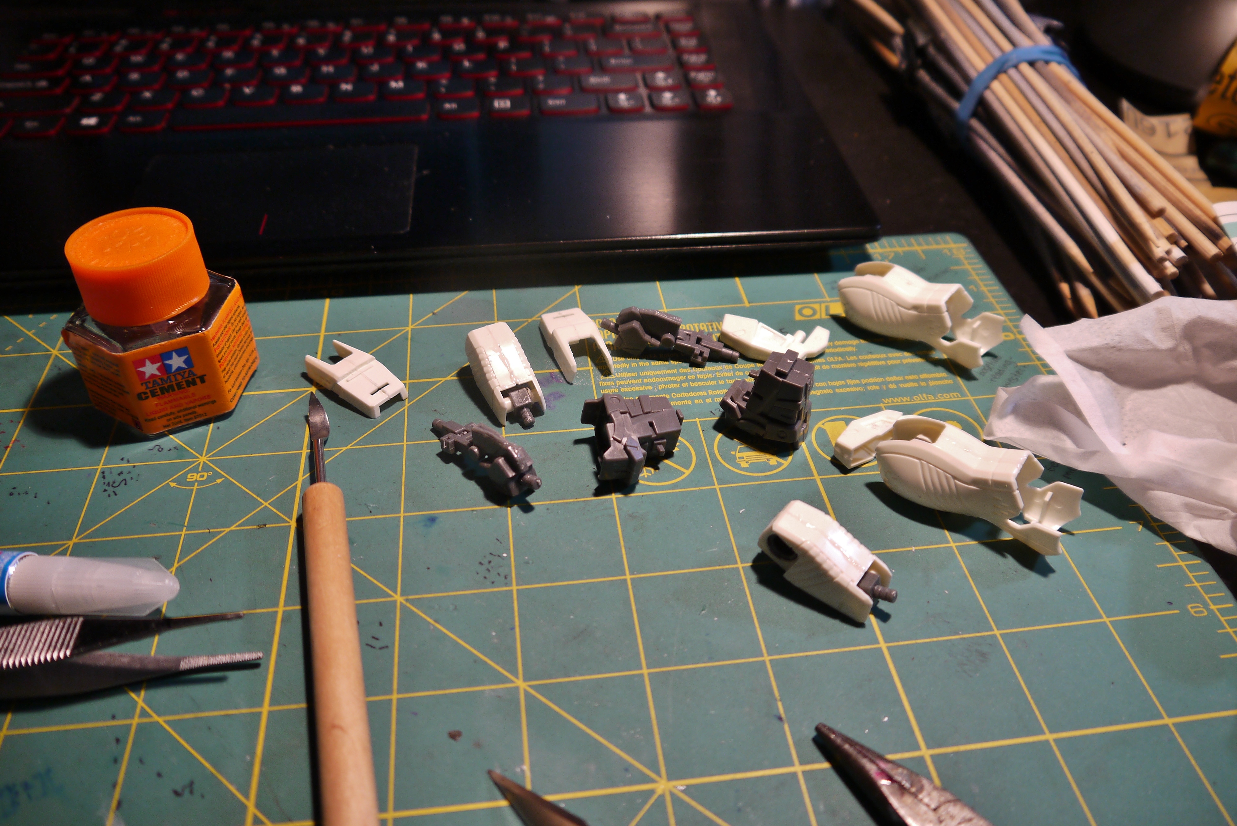 Hasegawa 1/100 Temjin 747 Type a8 “White Rainbow Knight” – Supar Robo