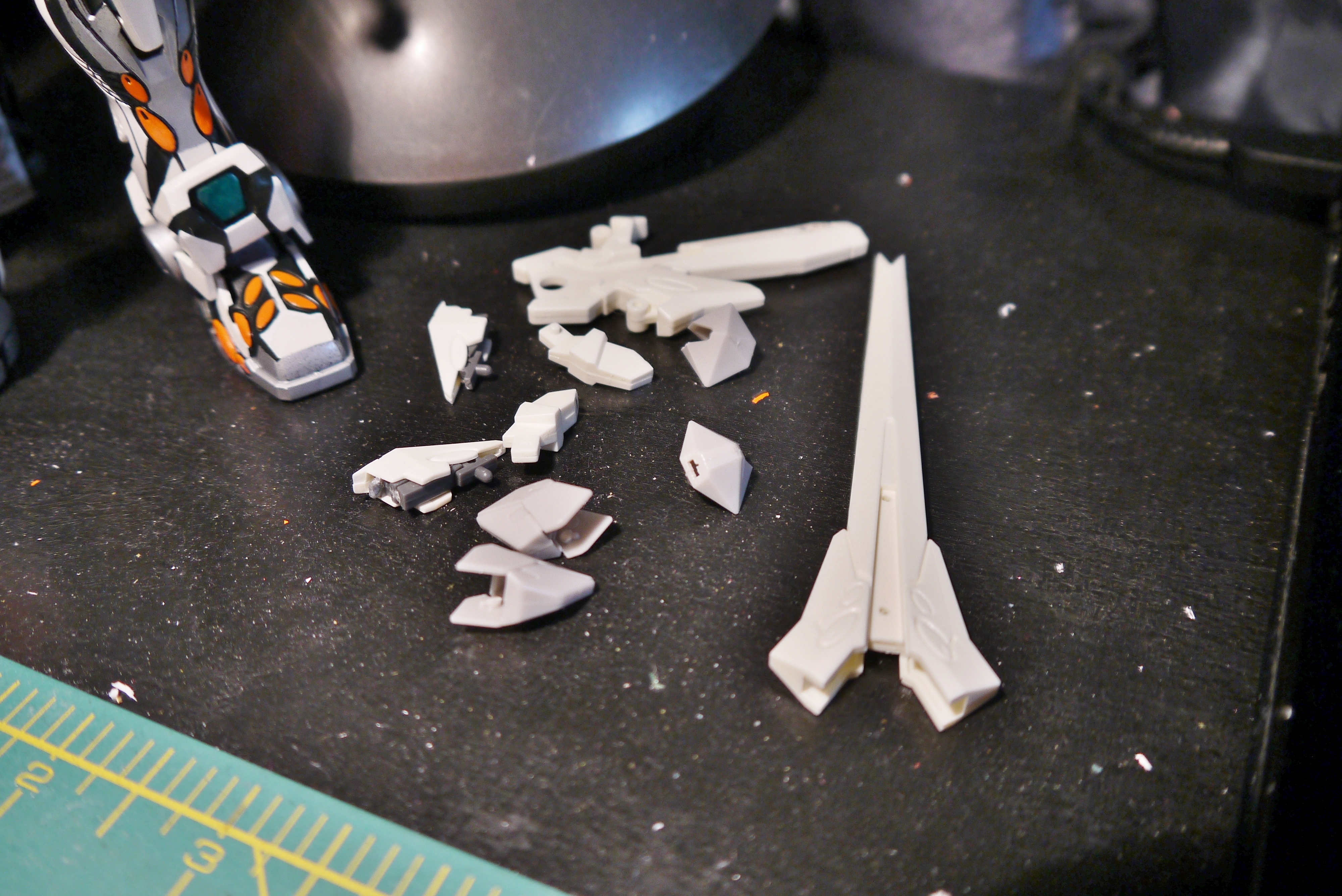 Hasegawa 1/100 Temjin 747 Type a8 “White Rainbow Knight” – Supar Robo