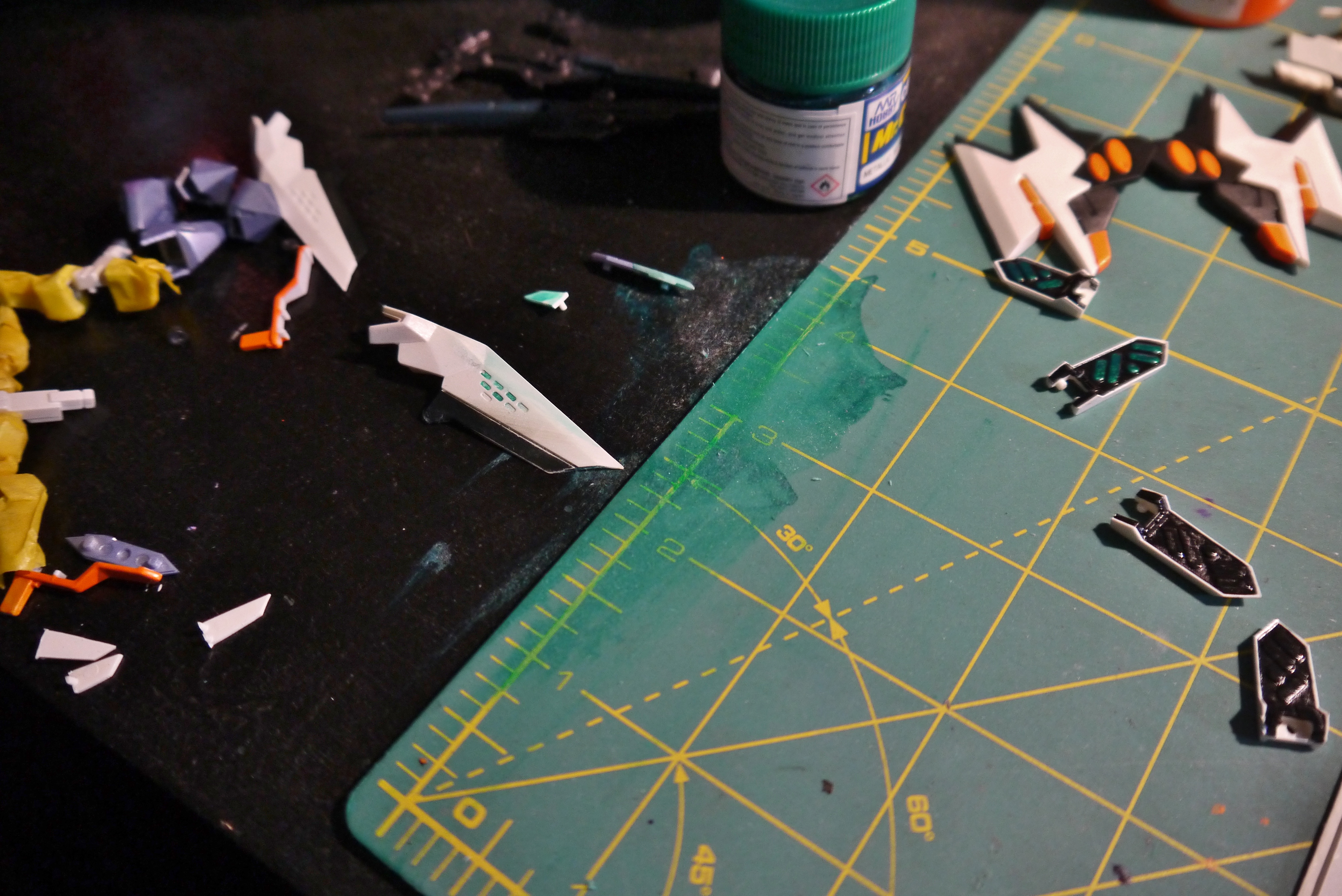 Hasegawa 1/100 Temjin 747 Type a8 “White Rainbow Knight” – Supar Robo